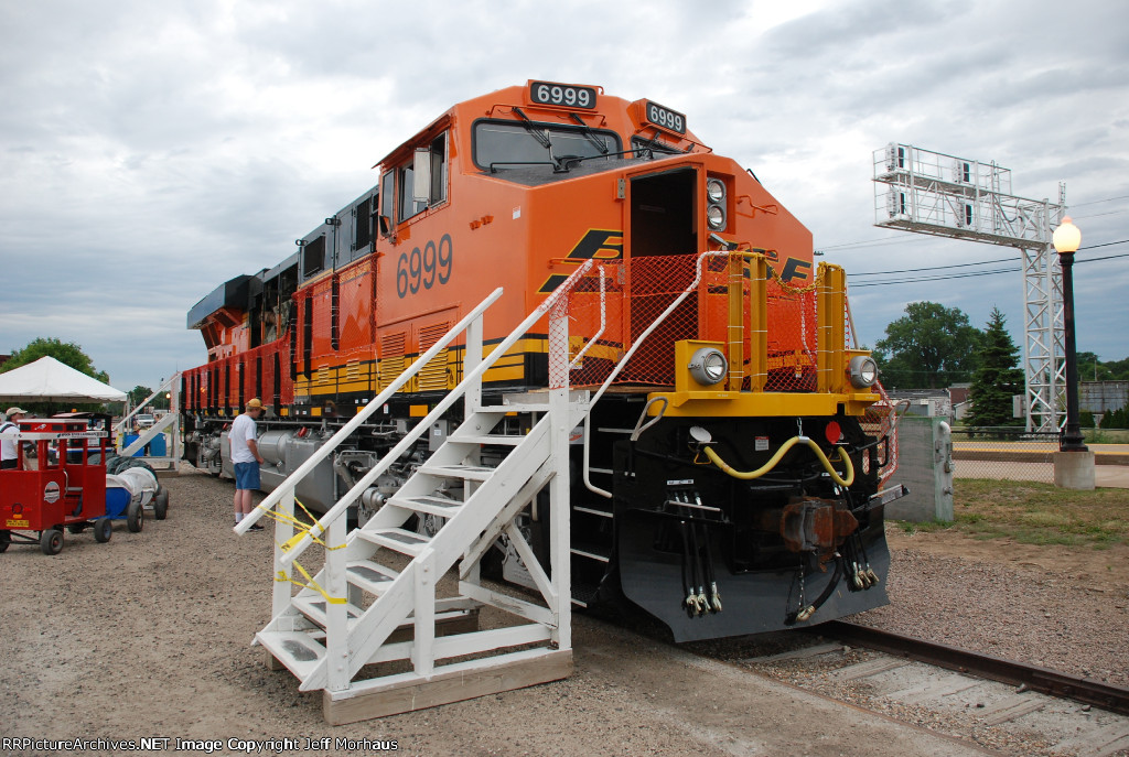 BNSF 6999